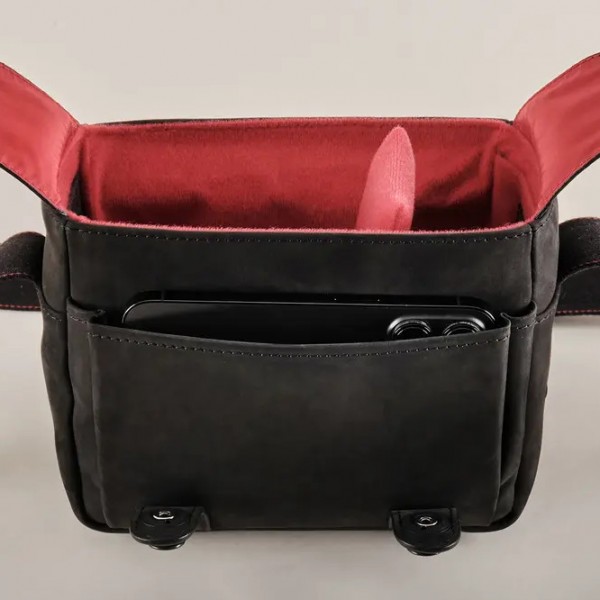 Leica 라이카 Q3 Bag Cow-Hide black / Lining red